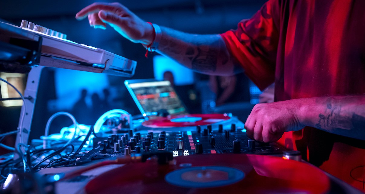 The Top Virtual DJ Software for Professional DJs - Entrepreneur Paper